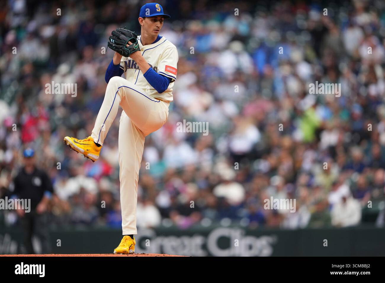 Seattle Mariners starting pitcher George Kirby prepares to deliver ...