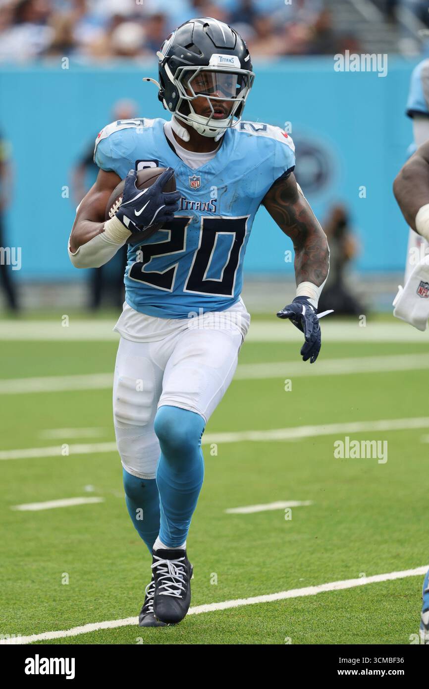 Tennessee Titans running back Tony Pollard (20) runs the ball against ...