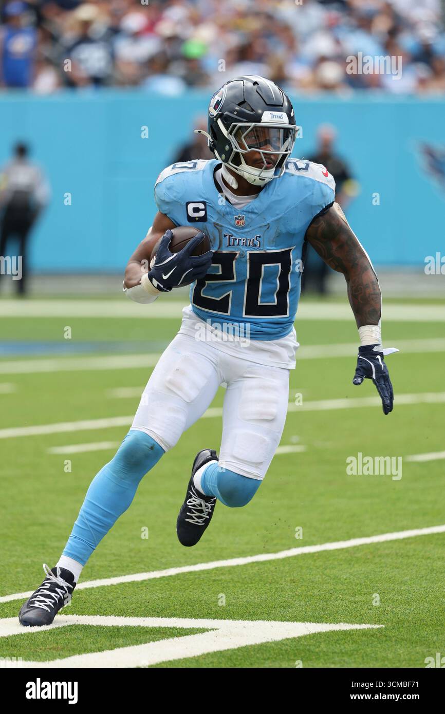 Tennessee Titans running back Tony Pollard (20) runs the ball against ...