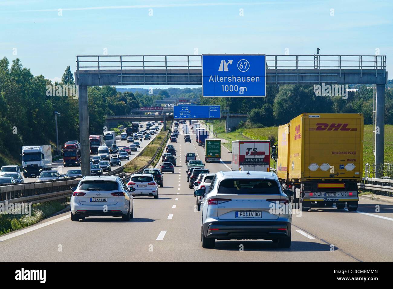 Deutschland, Europa, Autobahn A9, Stau, dichter Verkehr, Pkw, Lkw, DHL ...