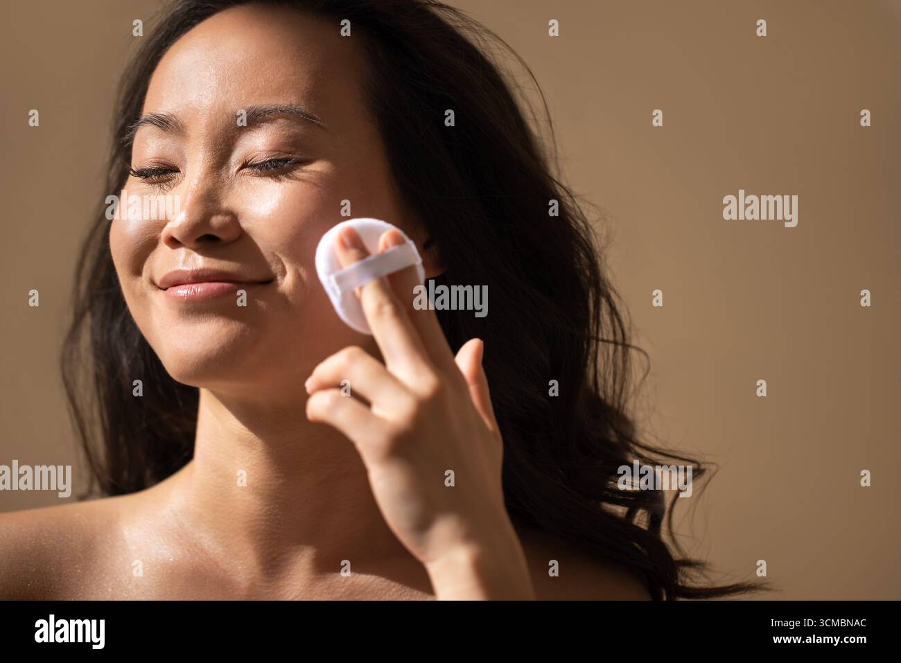 Cusion compact hi-res stock photography and images - Alamy