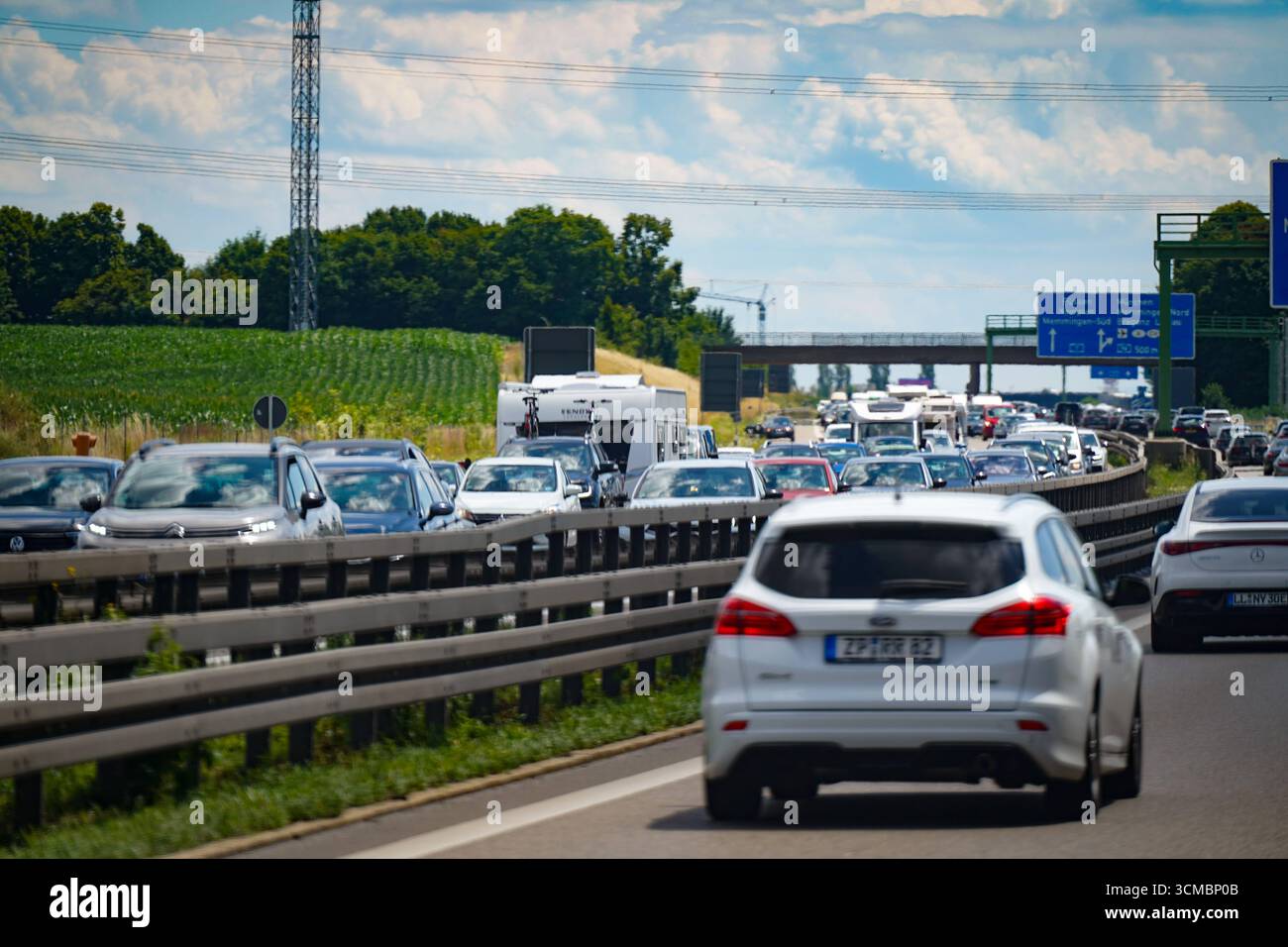 Deutschland, Europa, Autobahn, Stau, Pkw, Lkw, Wohnwagen, Straßenschild ...