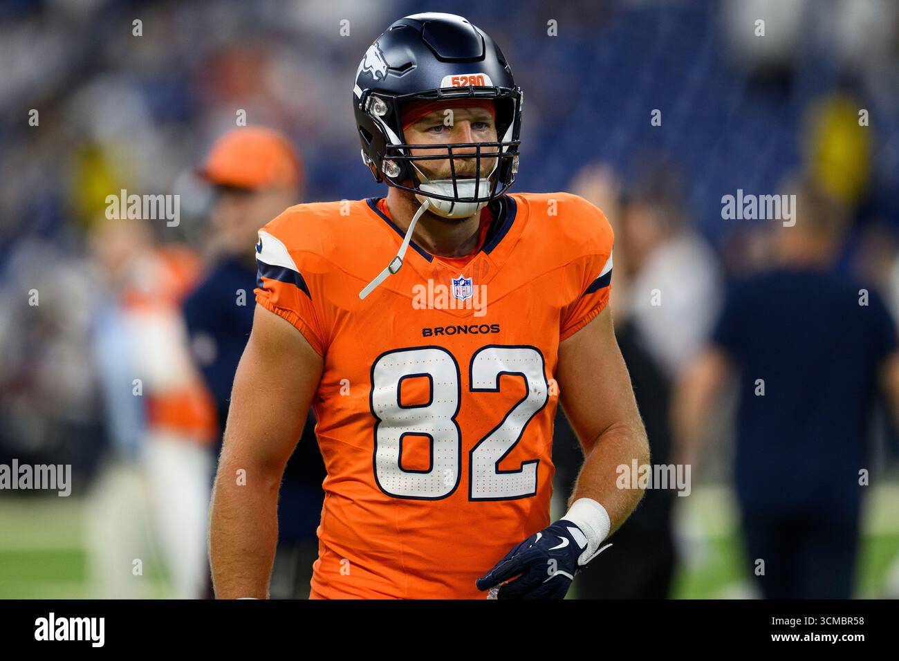Denver Broncos tight end Adam Trautman (82) warms up on the field ...
