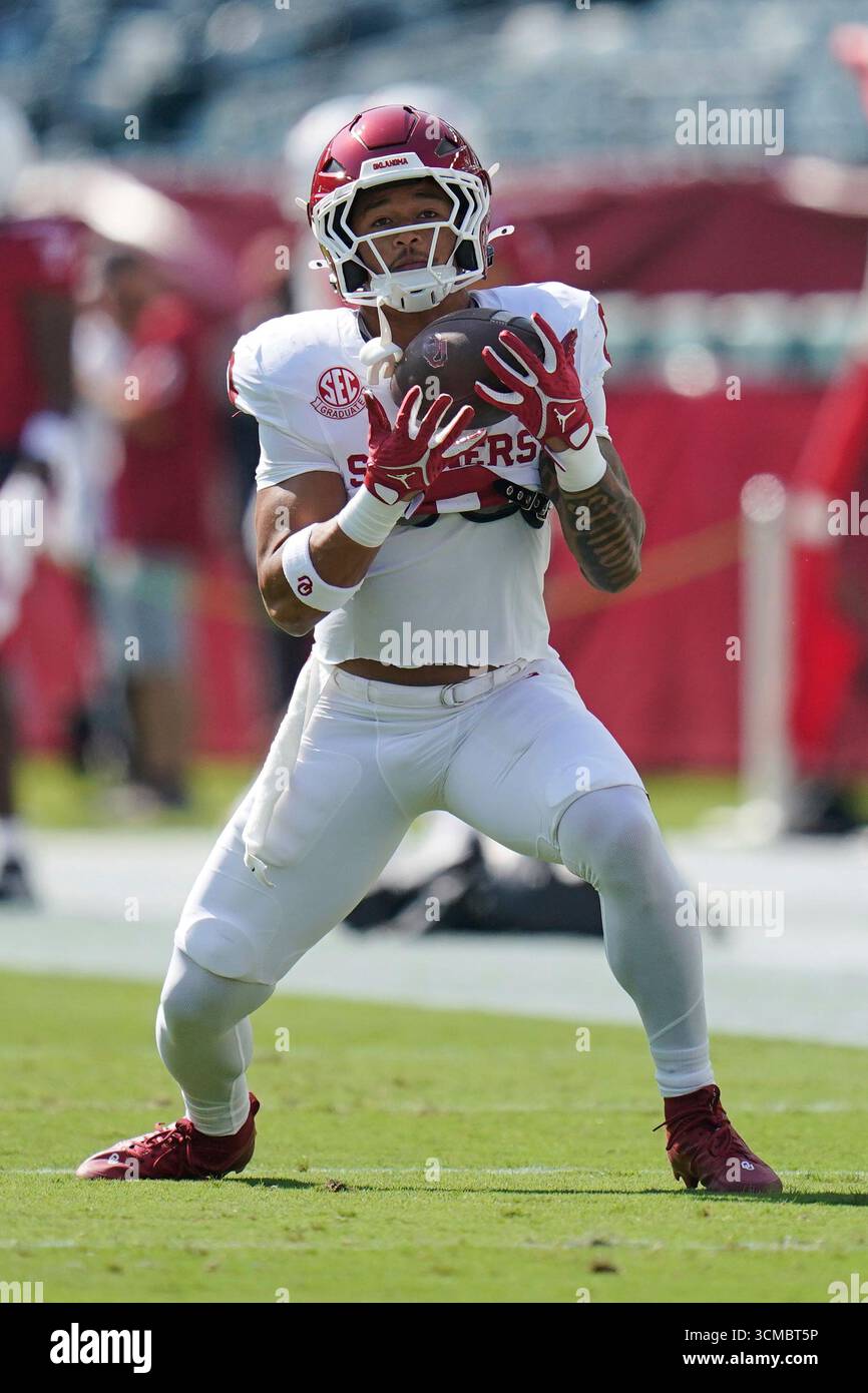 Oklahoma running back Jaydn Ott (0) warms up before an NCAA football ...