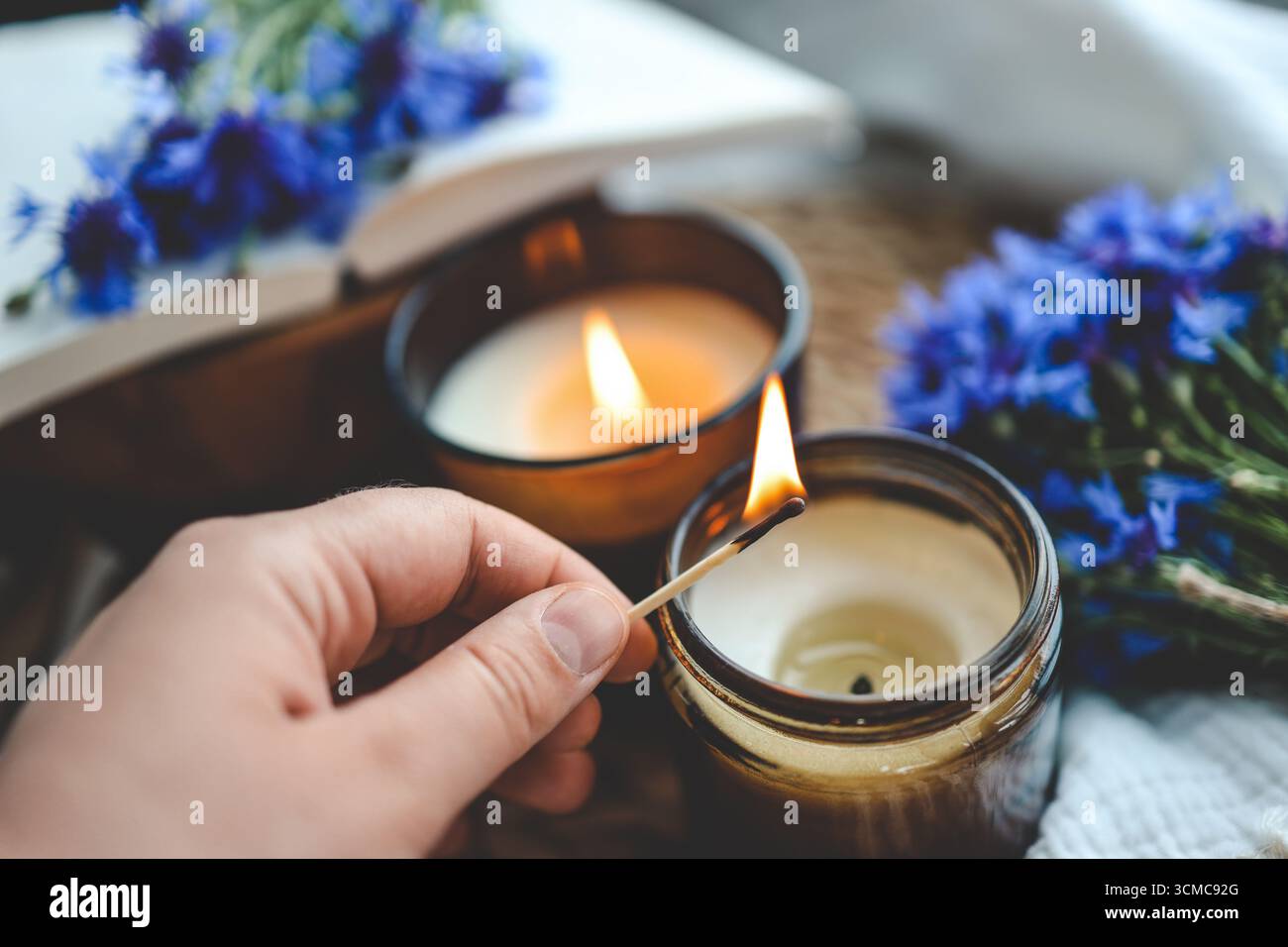 Match in hand lights hi-res stock photography and images - Alamy