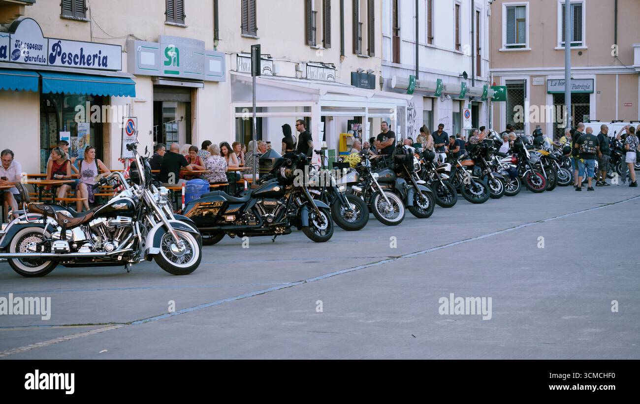 Classic revival style hi-res stock photography and images - Alamy