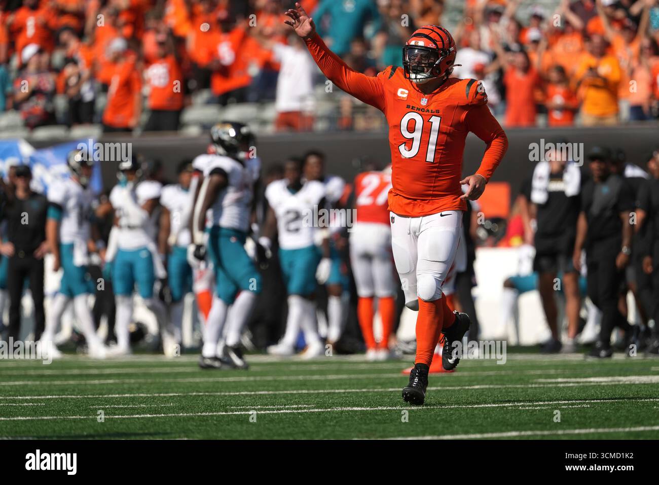 Cincinnati Bengals defensive end Trey Hendrickson, center, celebrates a ...