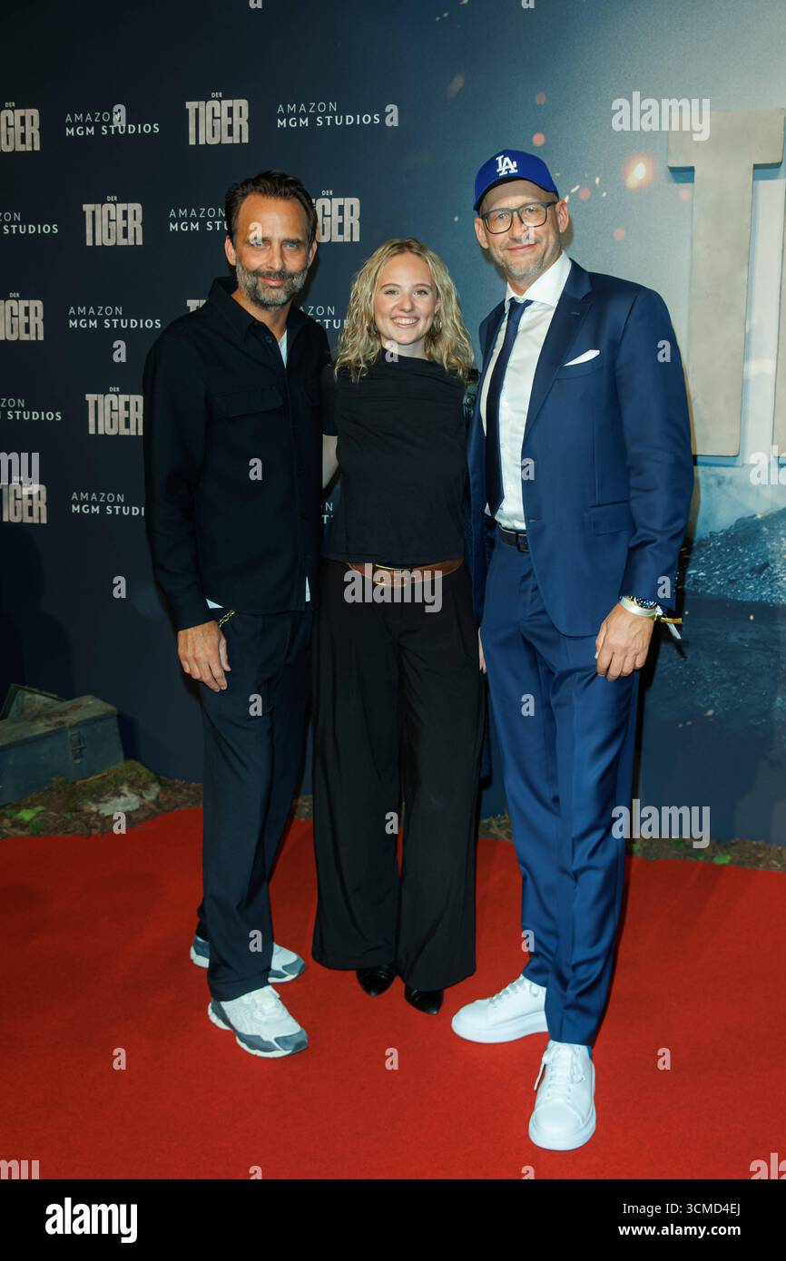 Weltpremiere - Der Tiger - Eike Wolf und Frank Kusche bei der Weltpremiere Der Tiger im Kino in ...