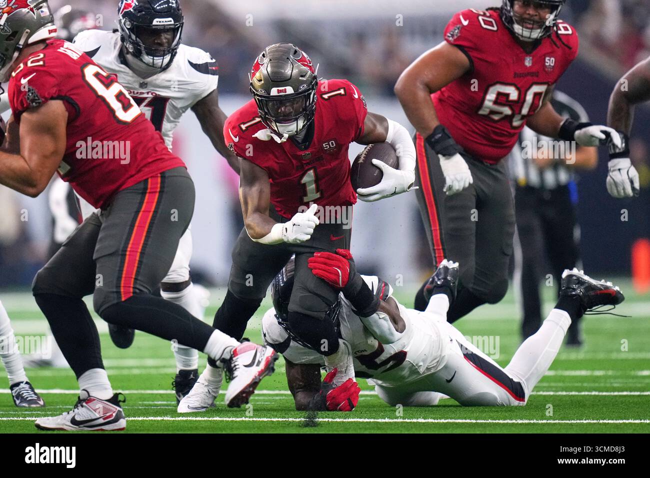 Tampa Bay Buccaneers running back Rachaad White (1) runs the ball in ...
