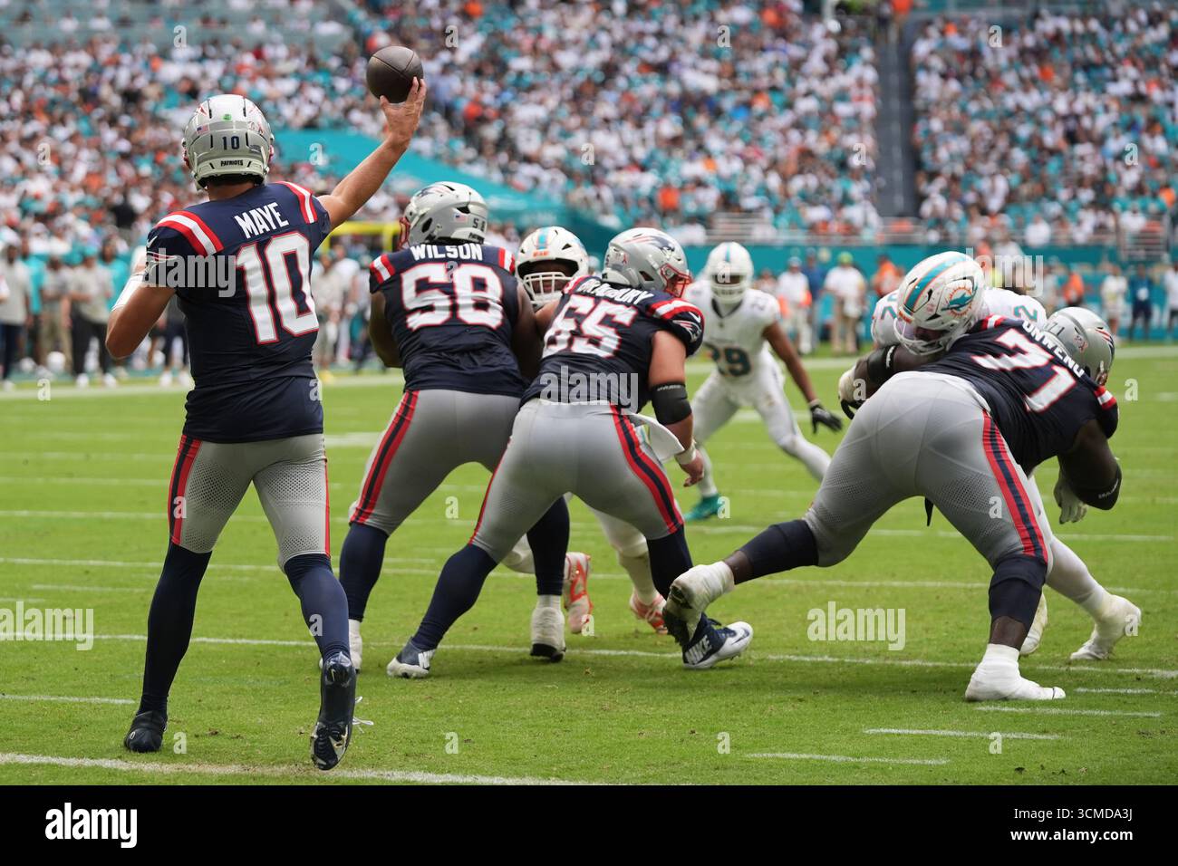 New England Patriots quarterback Drake Maye (10) passes during the ...