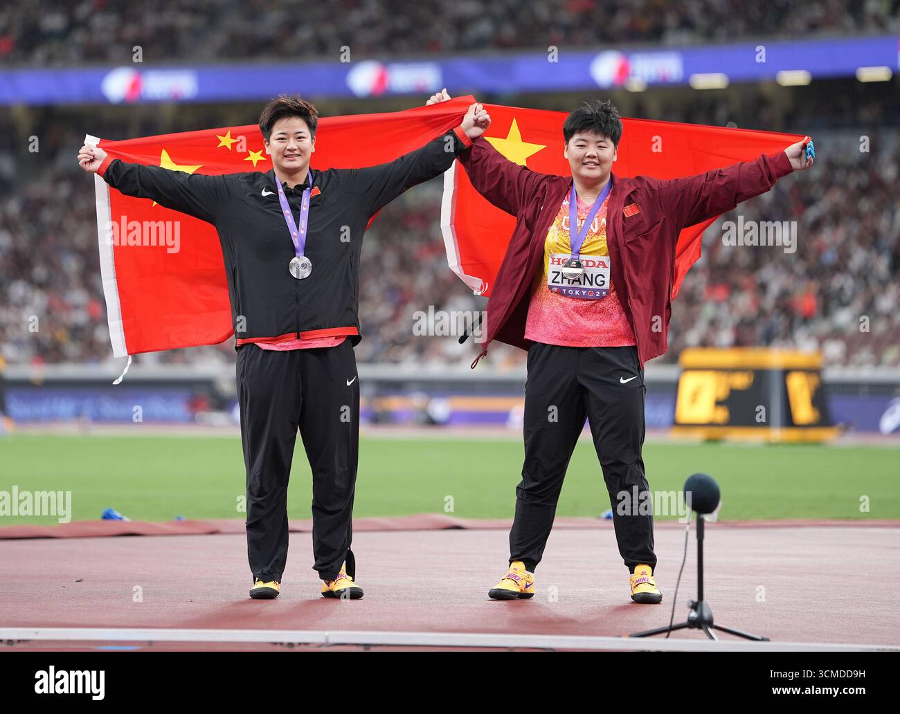 (250916) -- TOKYO, Sept. 16, 2025 (Xinhua) -- Silver medalist Zhao Jie ...