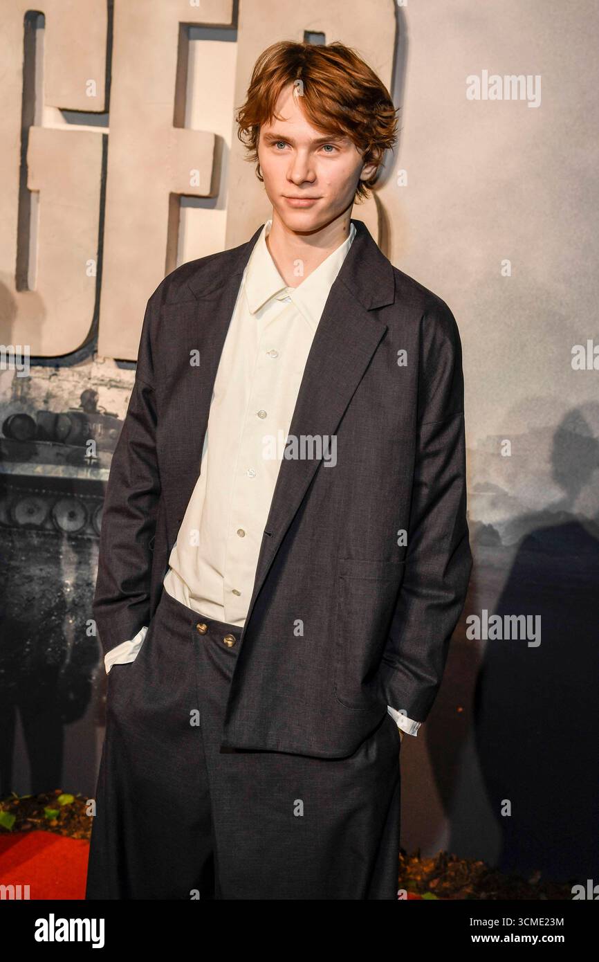 abb Yoran Leicher zu Gast auf dem roten Teppich bei der Welt Premiere ...