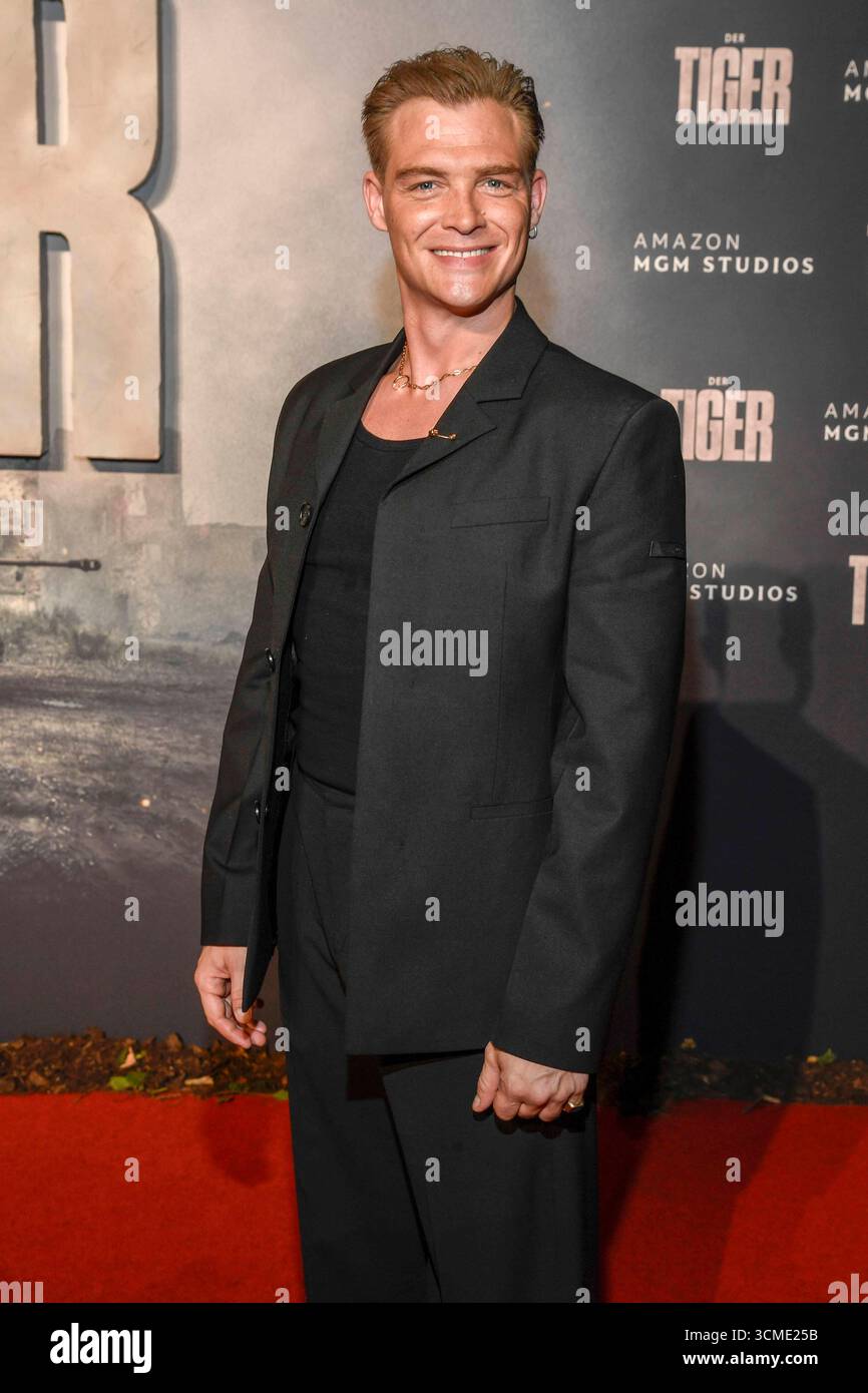 abb David Schuetter zu Gast auf dem roten Teppich bei der Welt Premiere des Amazon Films Der ...