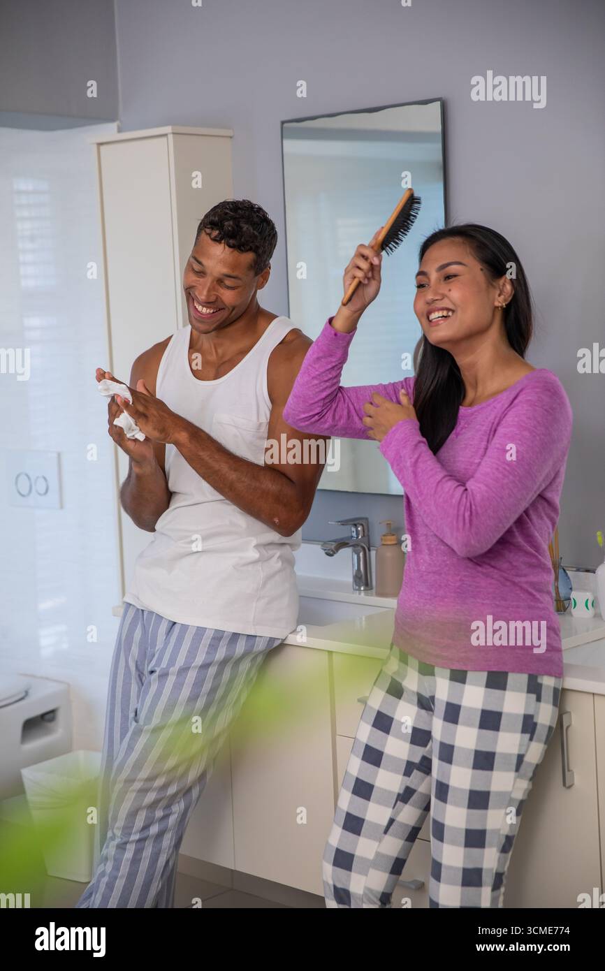 Brushing couple vanity woman hi-res stock photography and images - Alamy