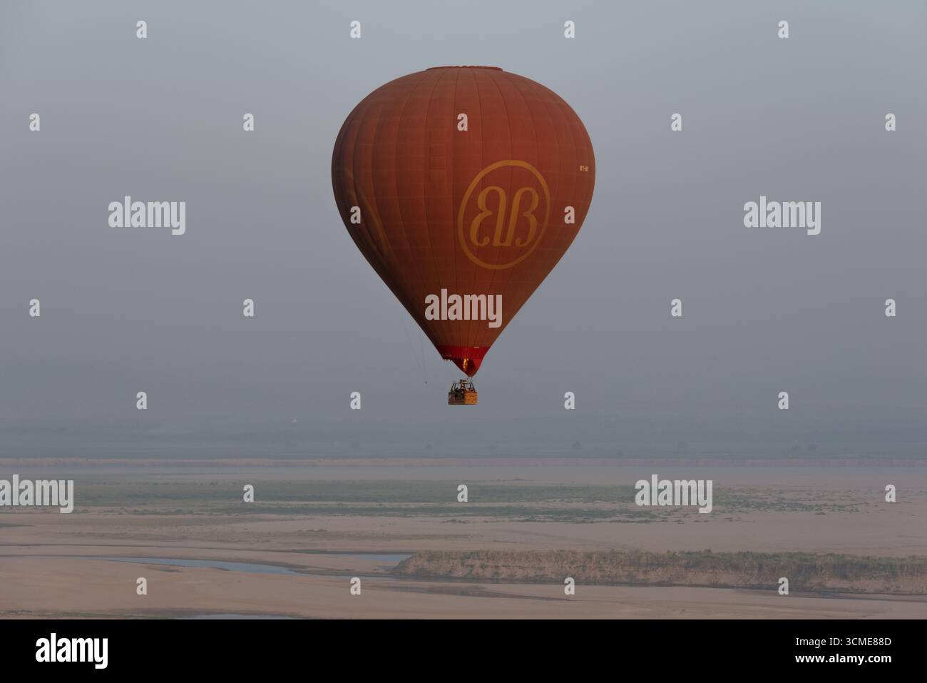 Balloon flight over bagan plains hi-res stock photography and images ...