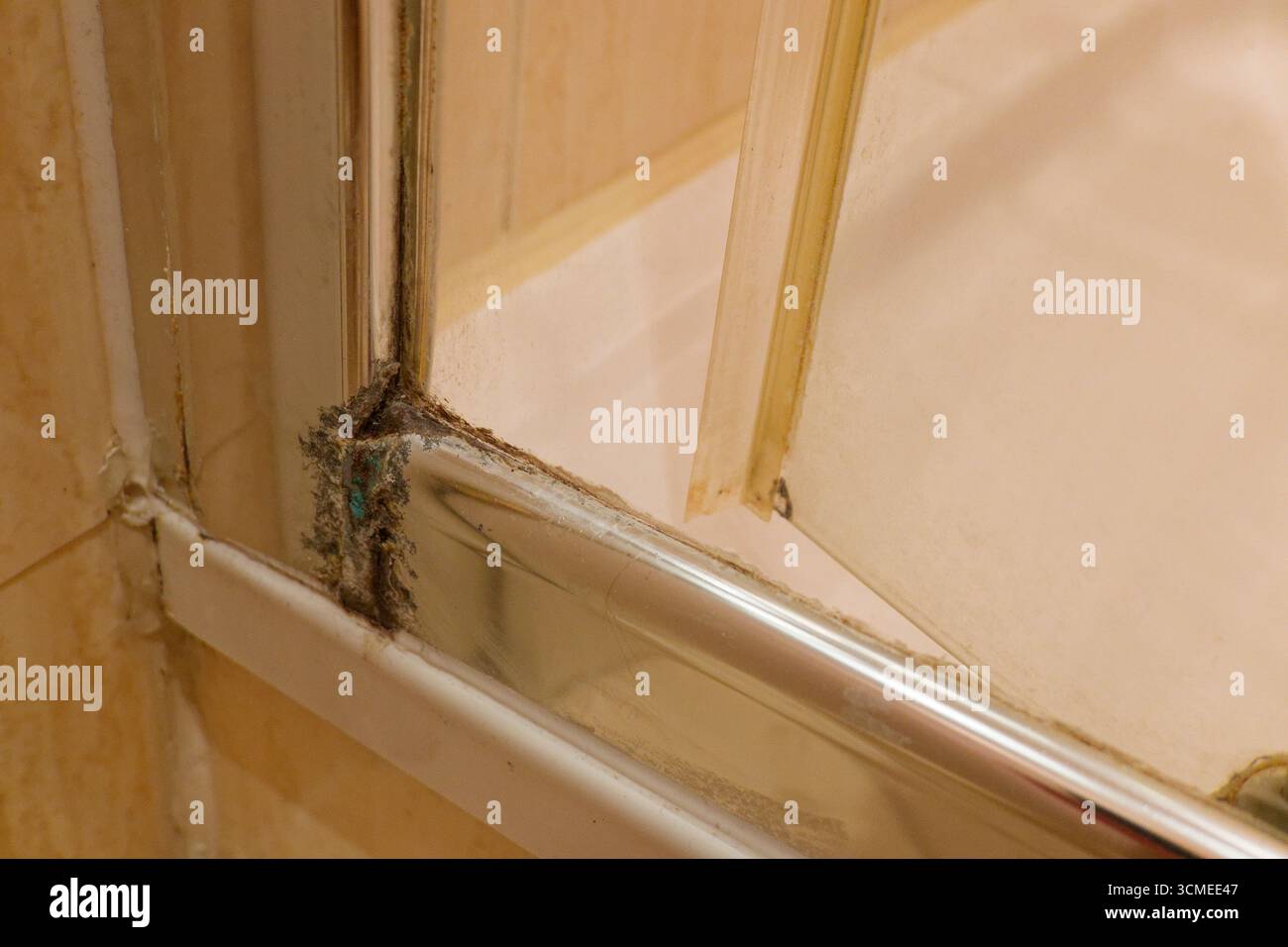 Misaligned tiles hi-res stock photography and images - Alamy