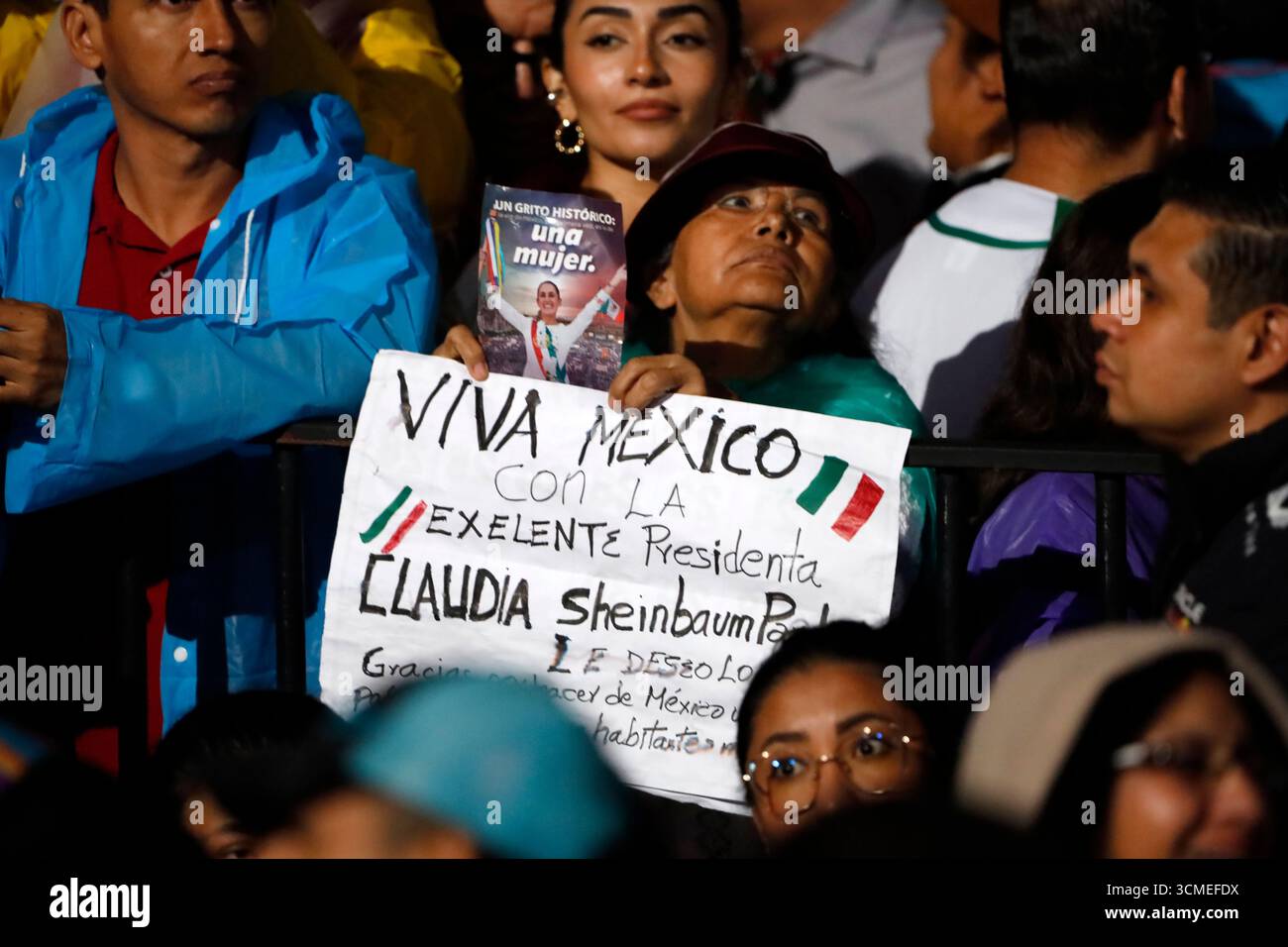 A man holds a placard whit slogan ‘ Viva Mexico’ during the Grito de ...