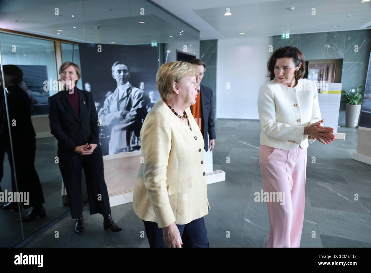 Merkel und Forscherinnen 16.09.2025, Germany, Berlin ...