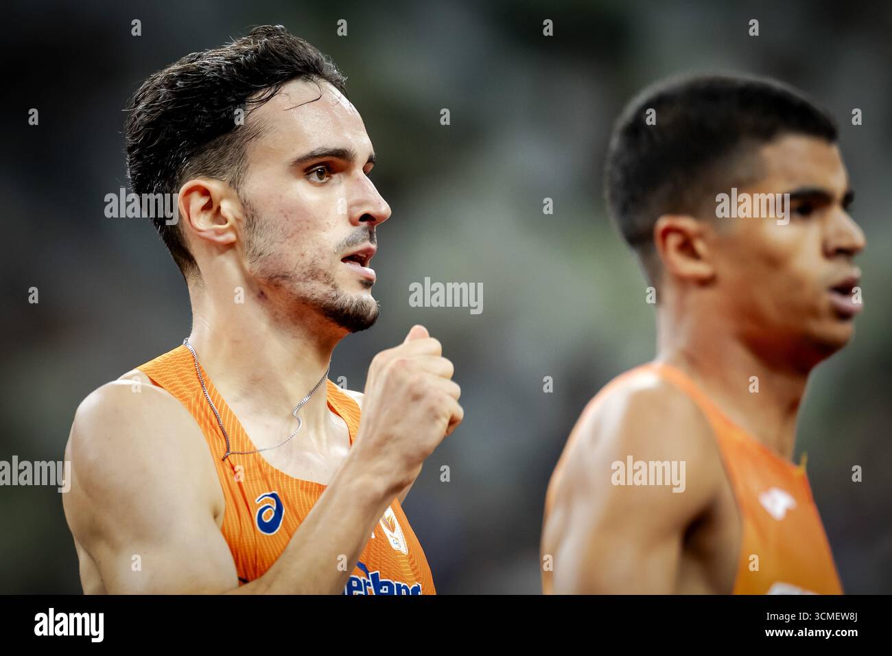 TOKYO - Samuel Chapple in the 800 meters during the World Athletics ...