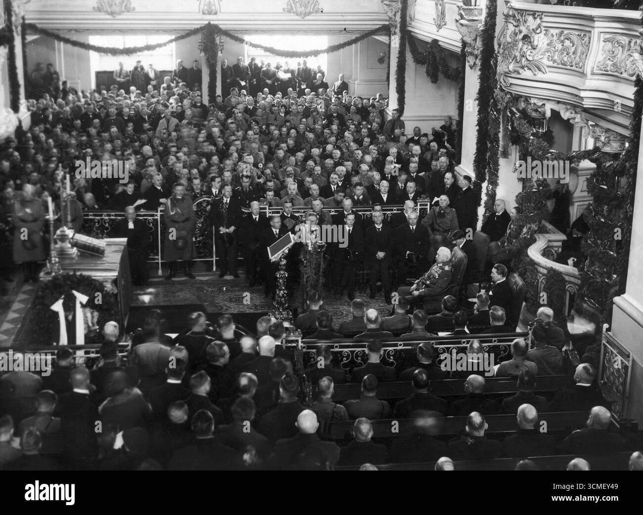 President Paul von Hindenburg meets The Nazy Party (including Adolf ...