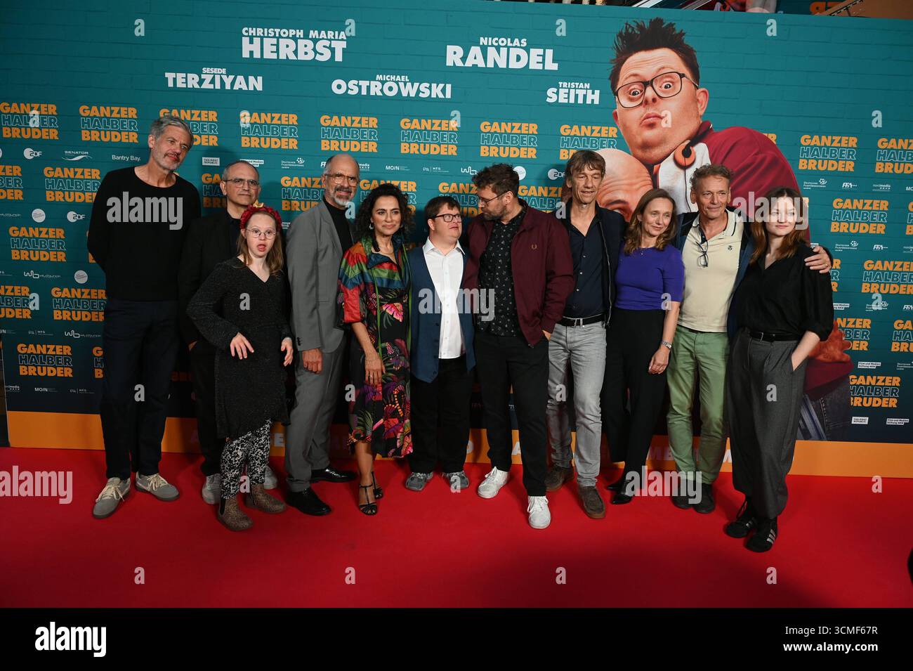 Cast und Crew u.a. mit den Schauspieler Christoph Maria Herbst, Sesede ...