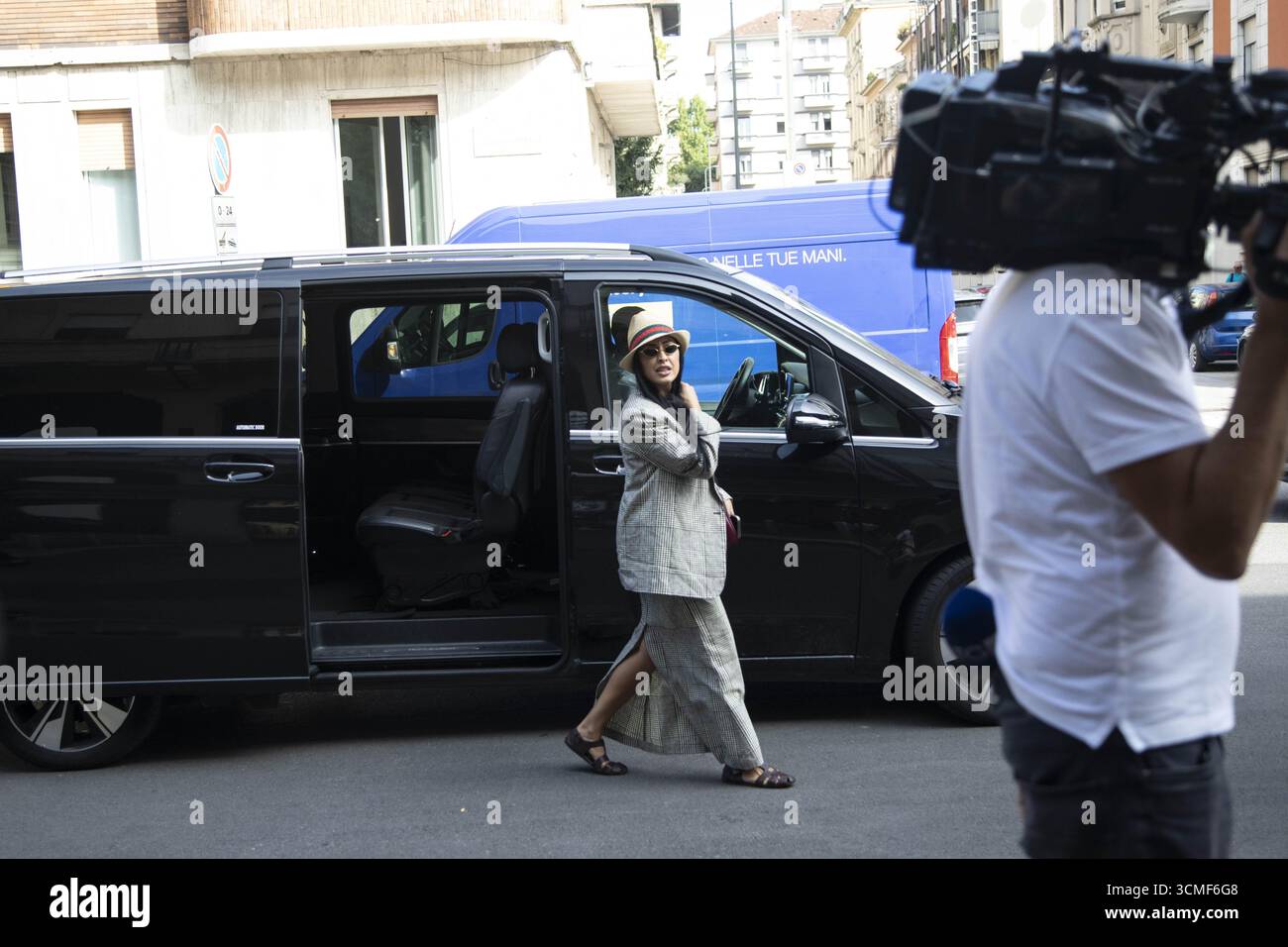 Milan, casting call for extras for the film "The Devil Wears Prada 2 ...