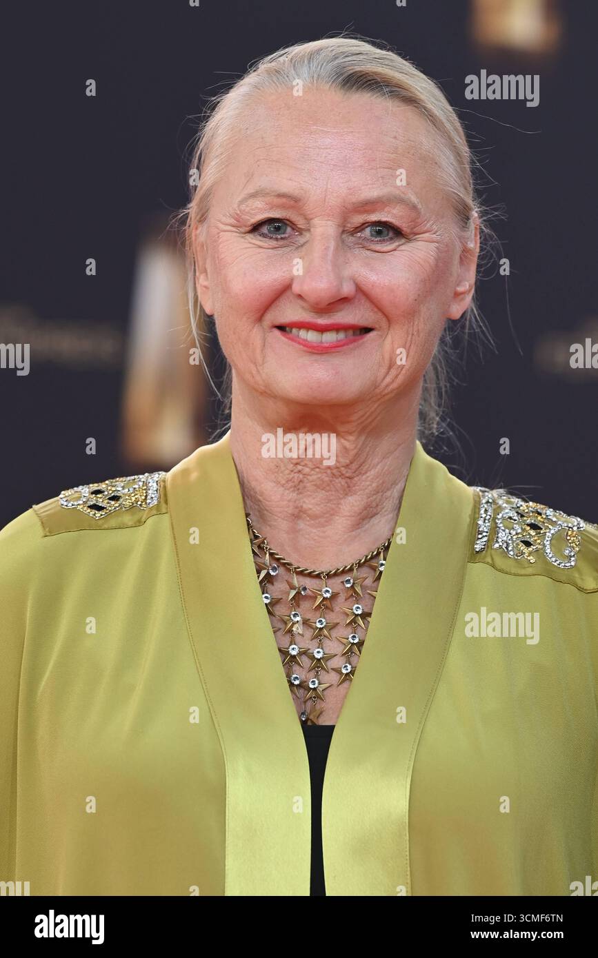 Produzentin Ute Biernat kommt zur Gala und Verleihung des Deutschen ...