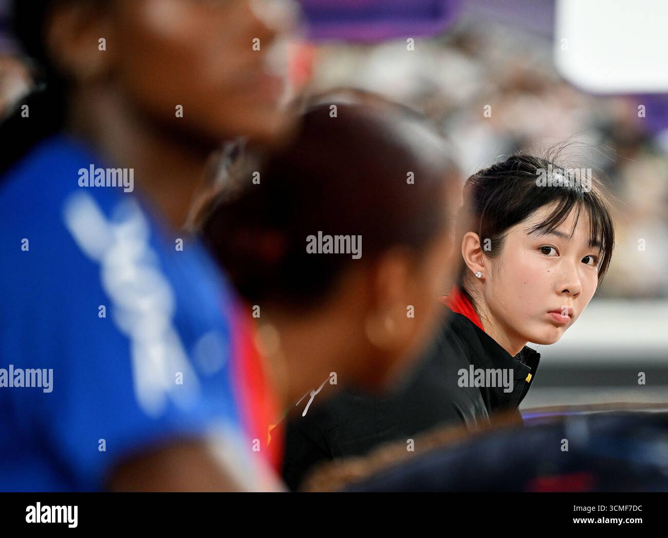 (250916) -- TOKYO, Sept. 16, 2025 (Xinhua) -- Li Yi of China reacts ...
