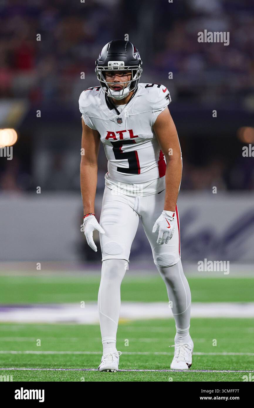 Atlanta Falcons wide receiver Drake London (5) lines up for a play ...