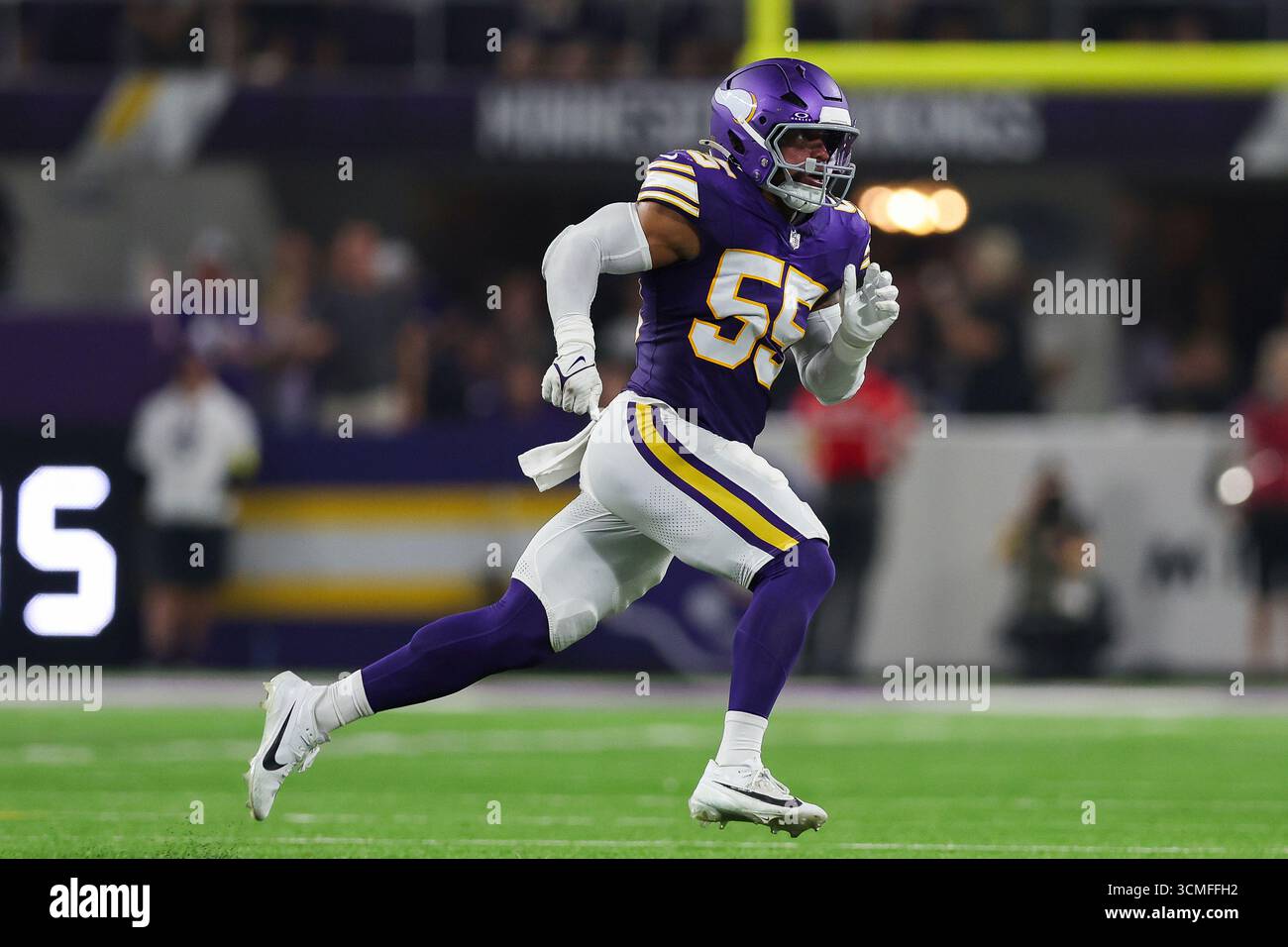 Minnesota Vikings linebacker Eric Wilson moves across the field during ...