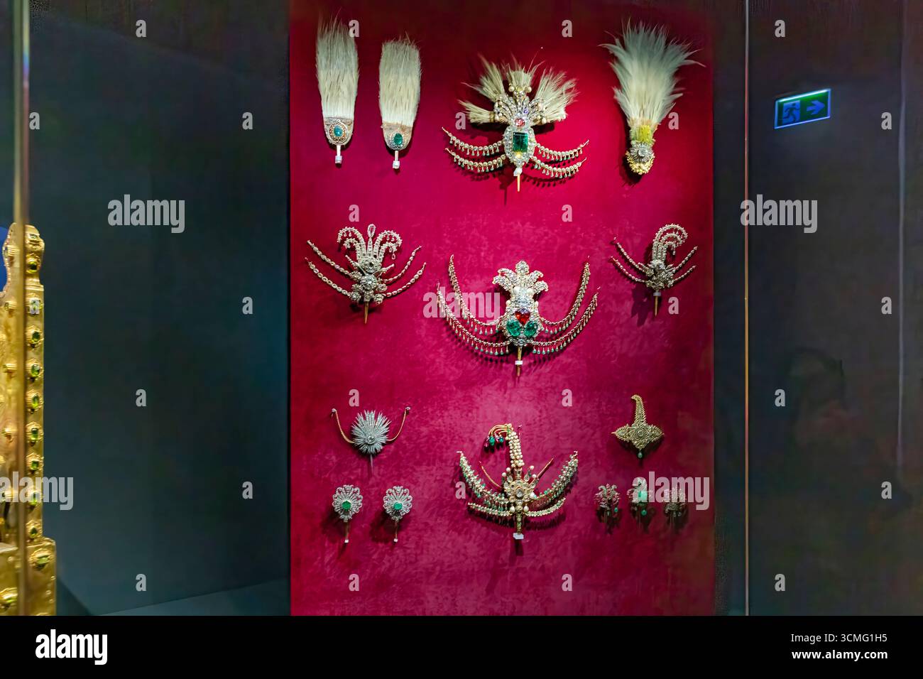 Precious Ottoman jewelry with emeralds and diamonds on display in ...