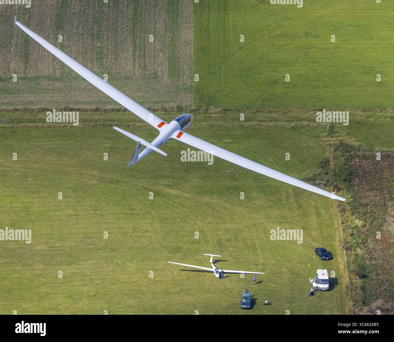 Aerial photo, Duo Discus high-performance two-seater D-4199 over Hamm ...