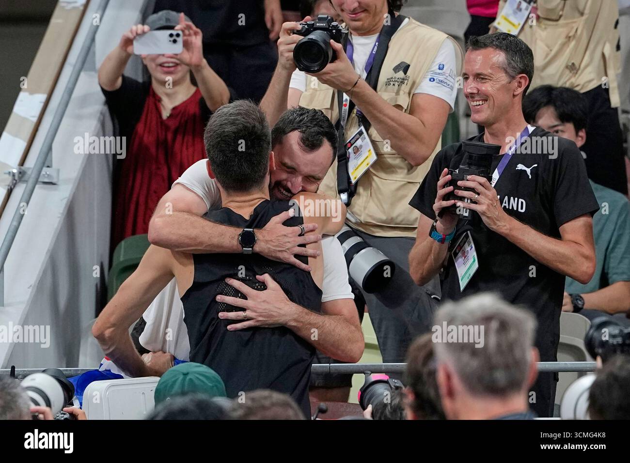 New Zealand's Hamish Kerr celebrates with supporters after winning the ...