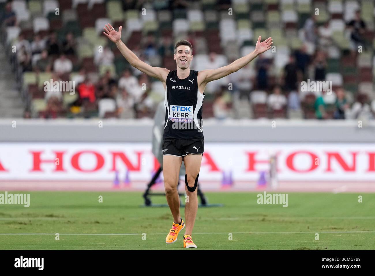 New Zealand's Hamish Kerr celebrates after winning the gold medal in ...