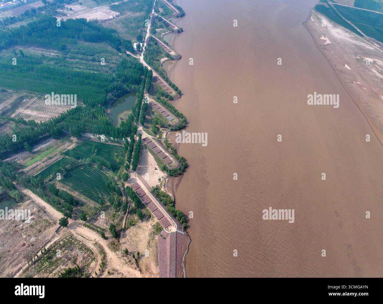 Yellow river control project site hi-res stock photography and images ...