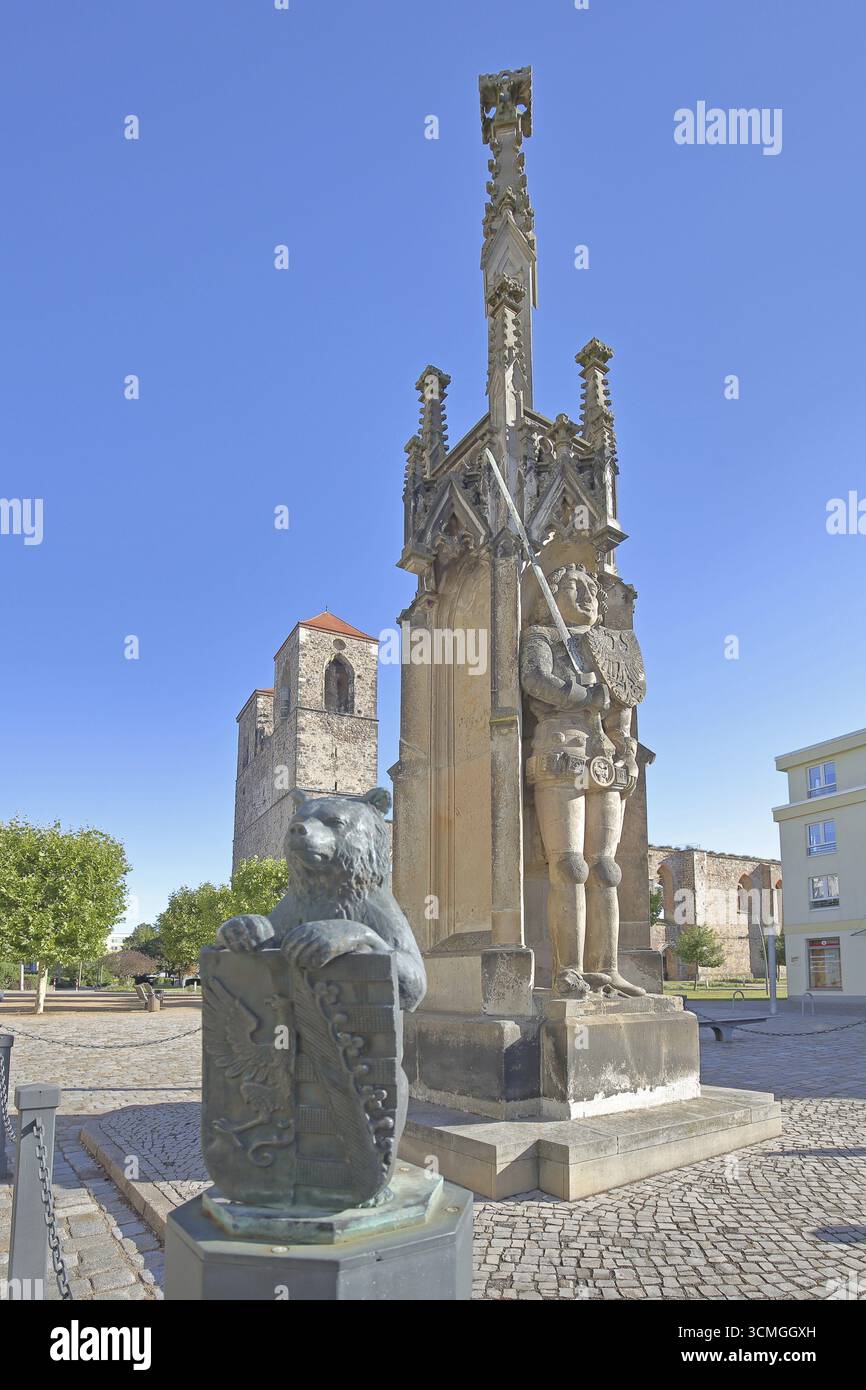Roland and church ruins of St Nikolai, bear figure with shield and coat ...