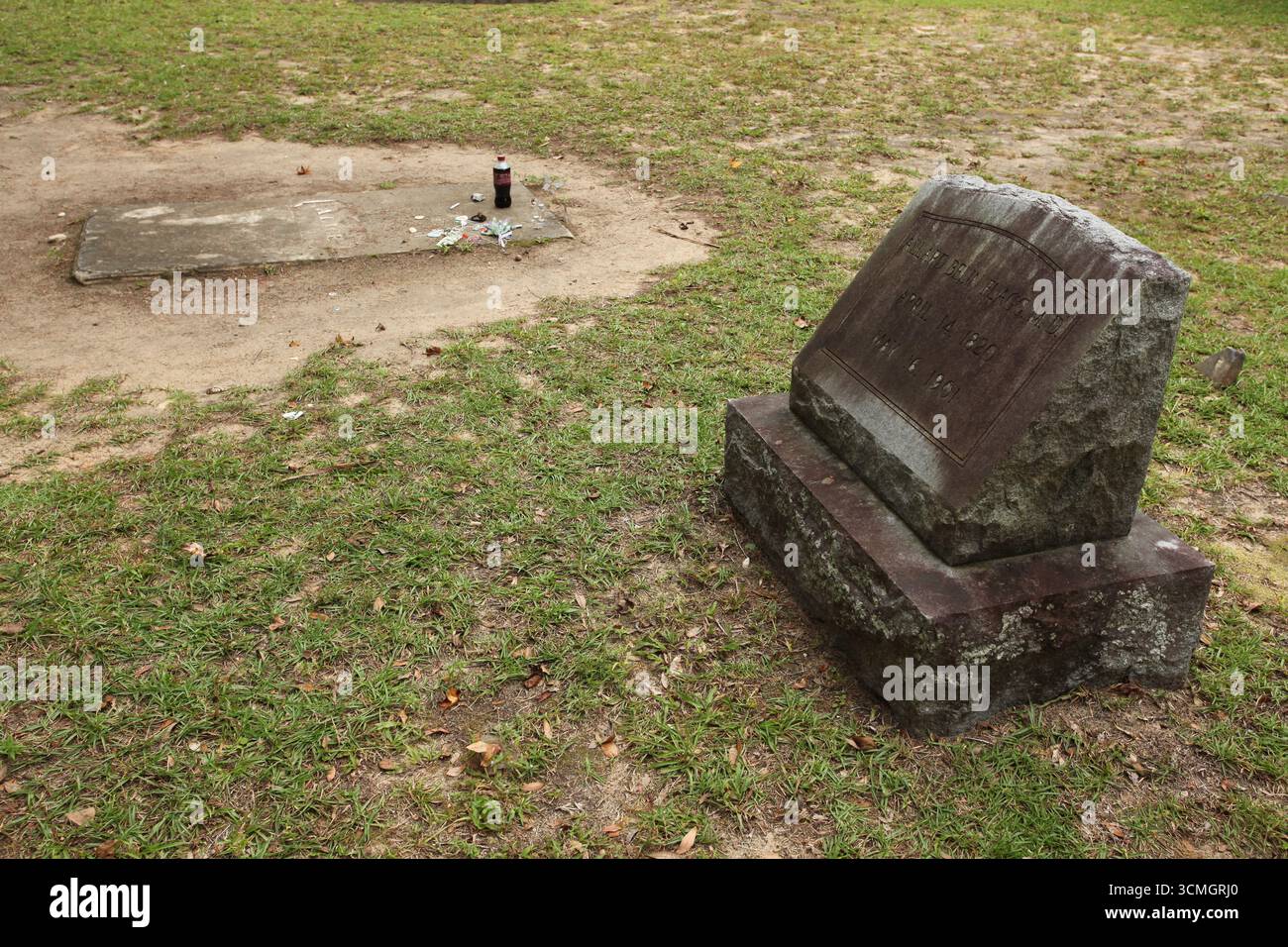Grave of Dr. Allard Flagg, right, beside sister Alice Flagg at All ...