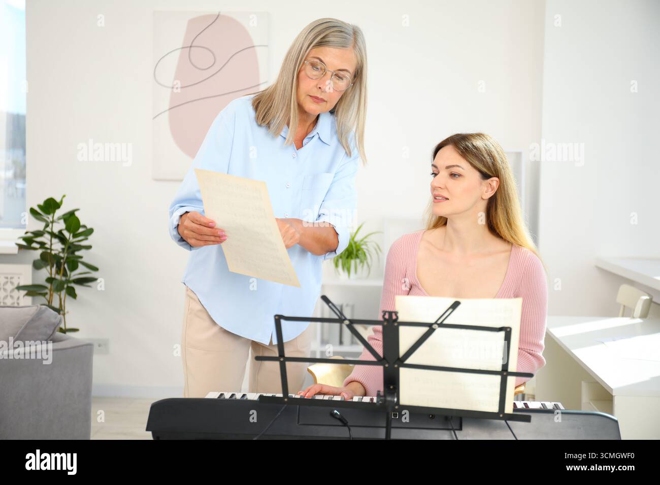 Female artist teaching senior hi-res stock photography and images - Alamy
