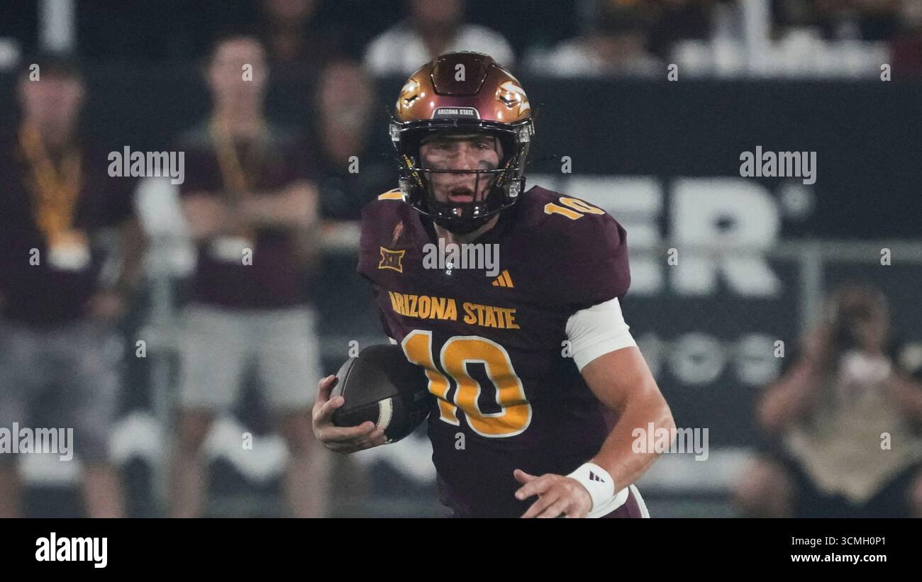 Arizona State quarterback Sam Leavitt (10) in the first half of an NCAA ...
