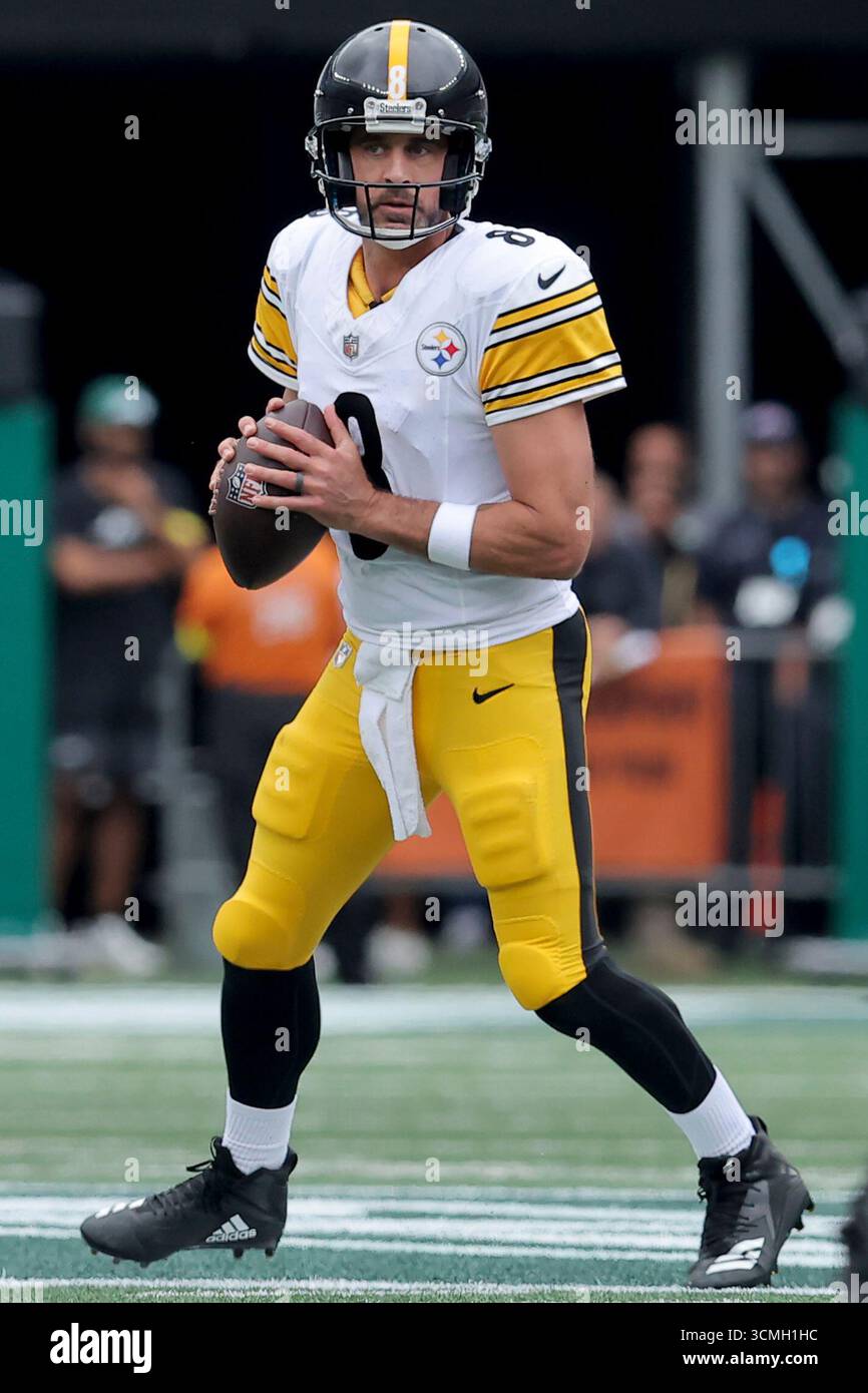 Pittsburgh Steelers quarterback Aaron Rodgers (8) in action against the ...
