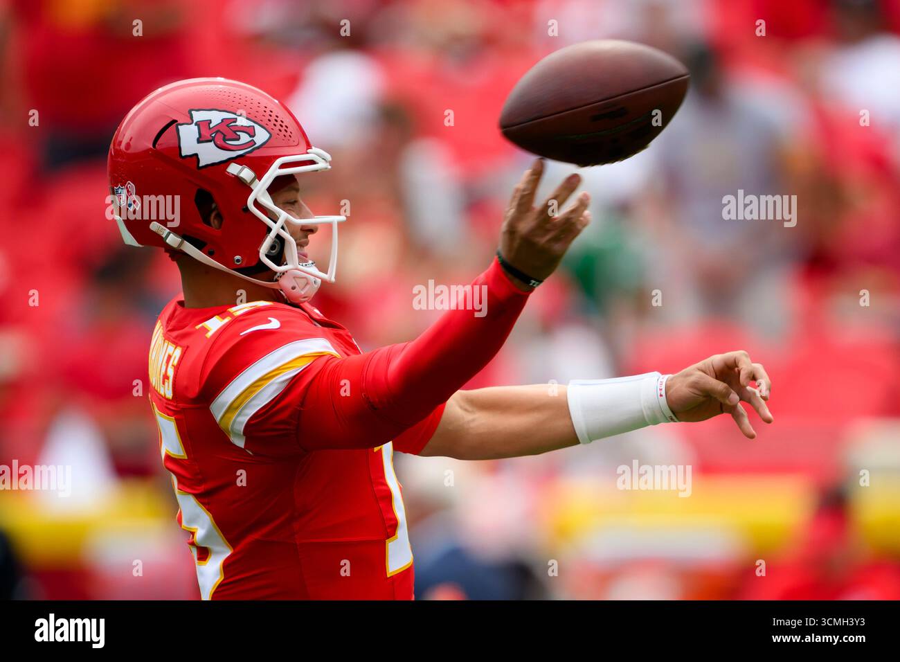 Kansas City Chiefs quarterback Patrick Mahomes throws a sidearm pass ...