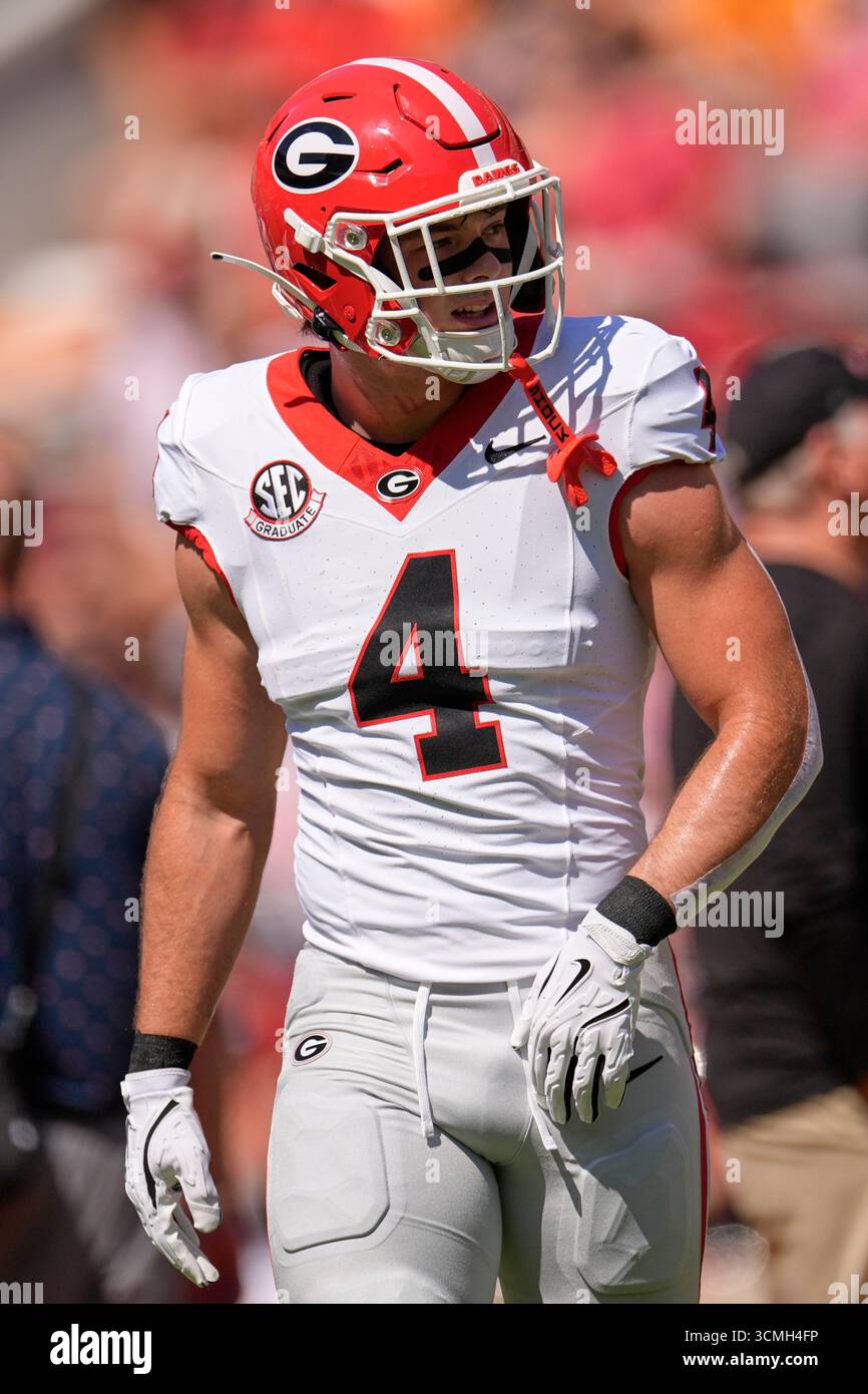 Georgia tight end Oscar Delp (4) warms up before an NCAA college ...