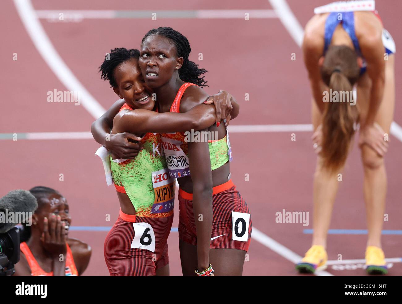 Faith KIPYEGON of Kenya crosses the finish line to win the gold medal ...