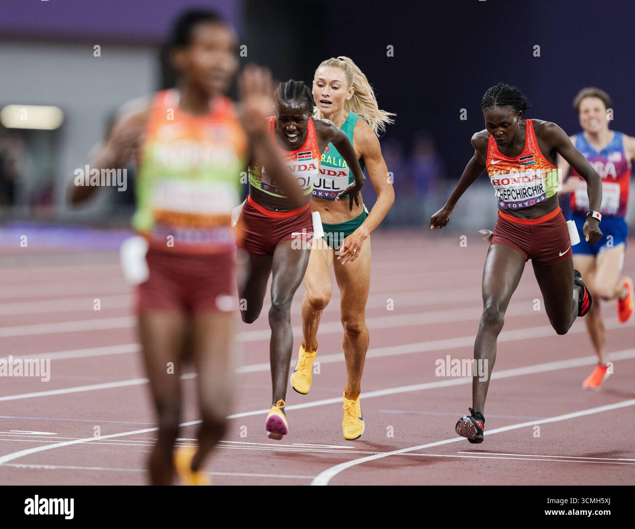 Jessica Hull of Australia during the Women’s 1500m Final on Day 4 at ...