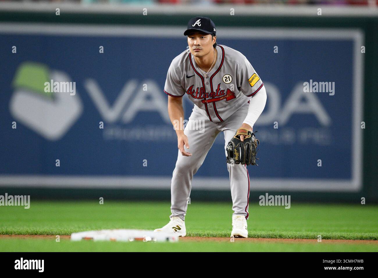 Atlanta Braves shortstop Ha-Seong Kim (9) in action during a baseball ...