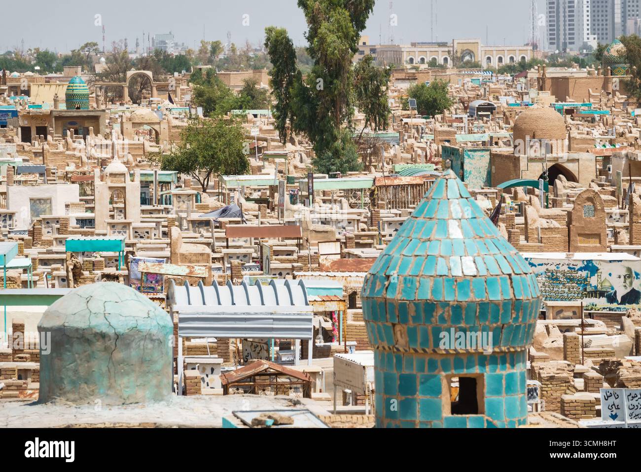 Najaf and graves hi-res stock photography and images - Alamy