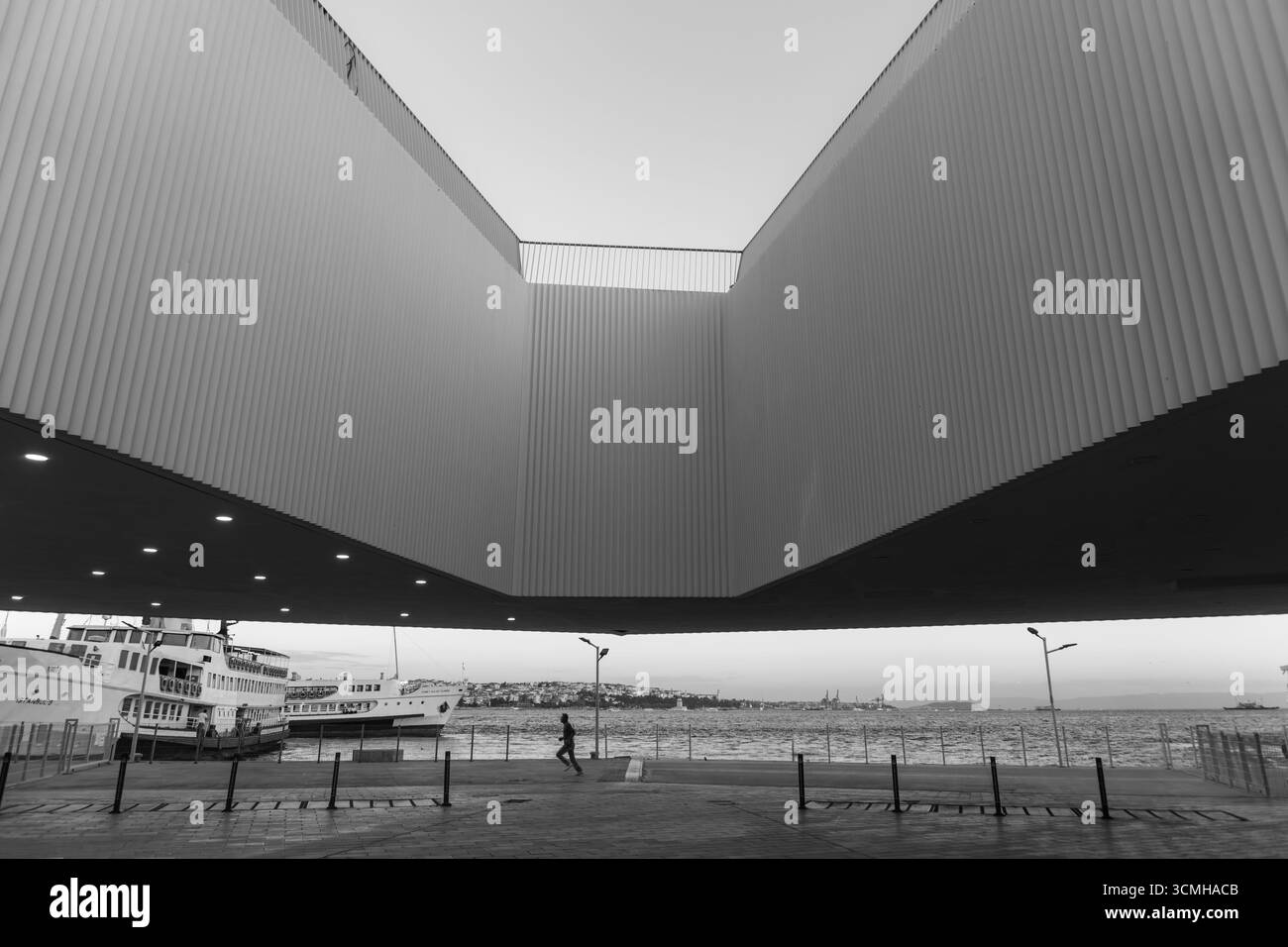 Side captures Black and White Stock Photos & Images - Alamy