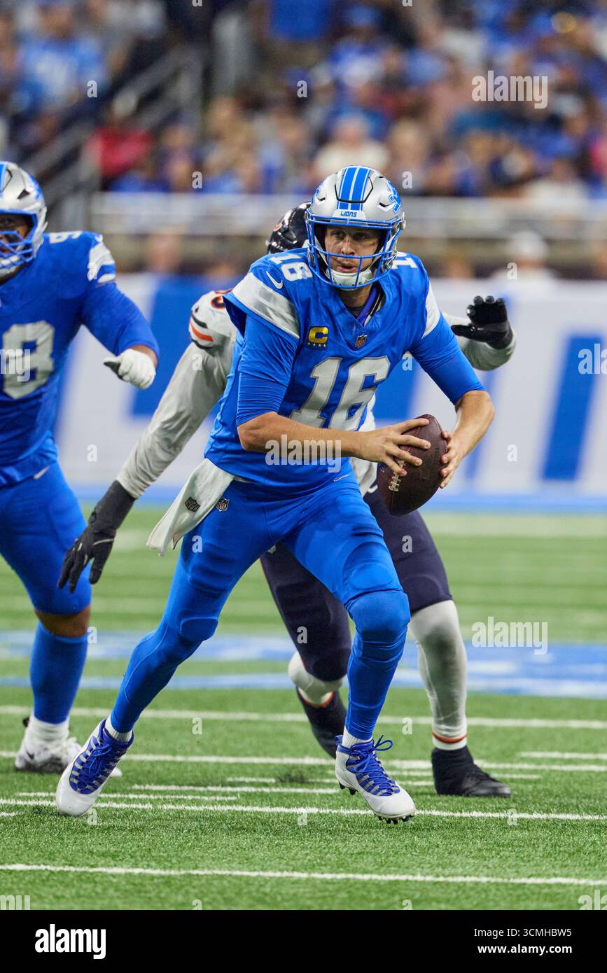 Detroit Lions quarterback Jared Goff (16) scrambles against the Chicago ...