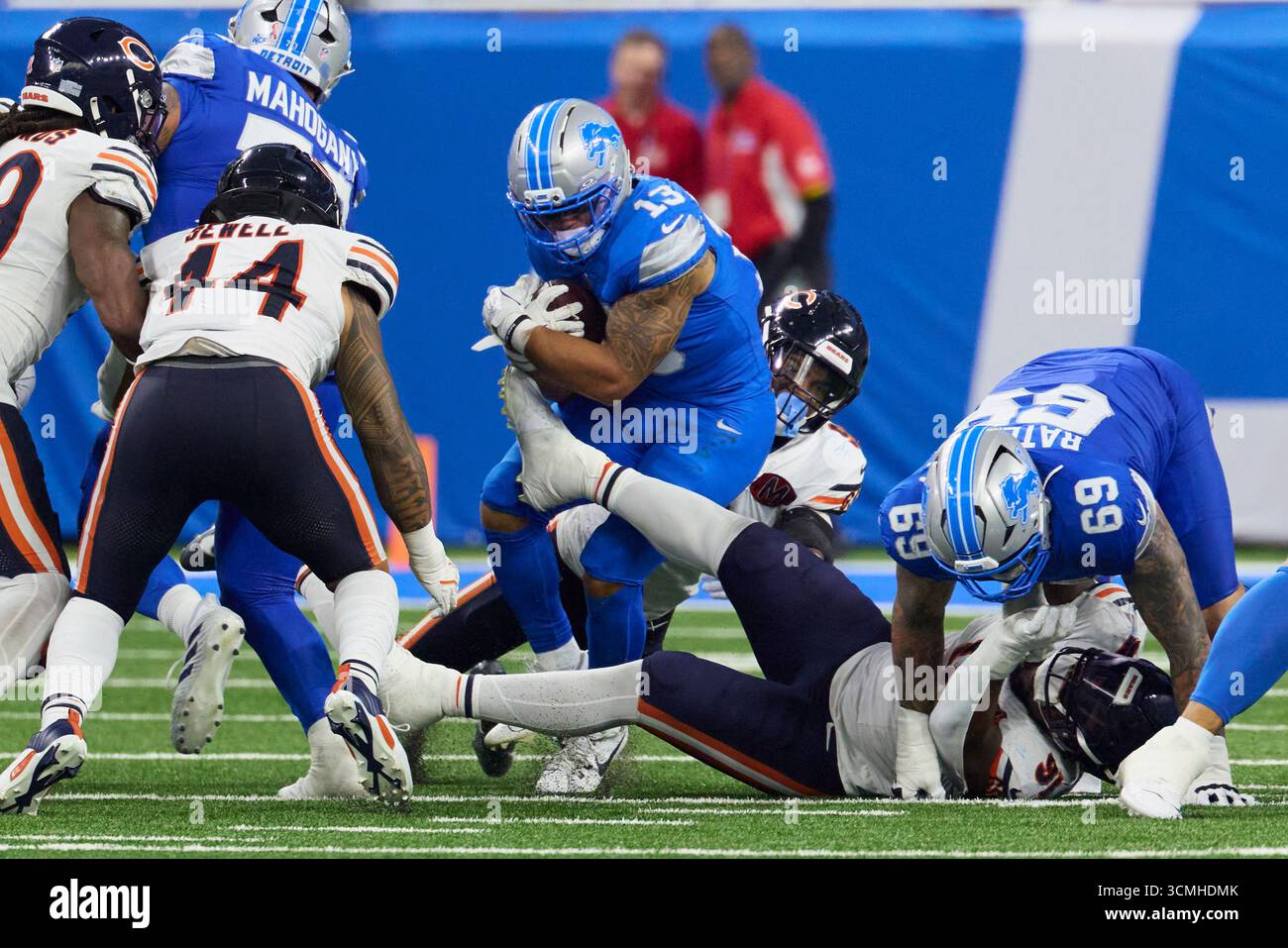 Detroit Lions running back Craig Reynolds (13) rushes against the ...