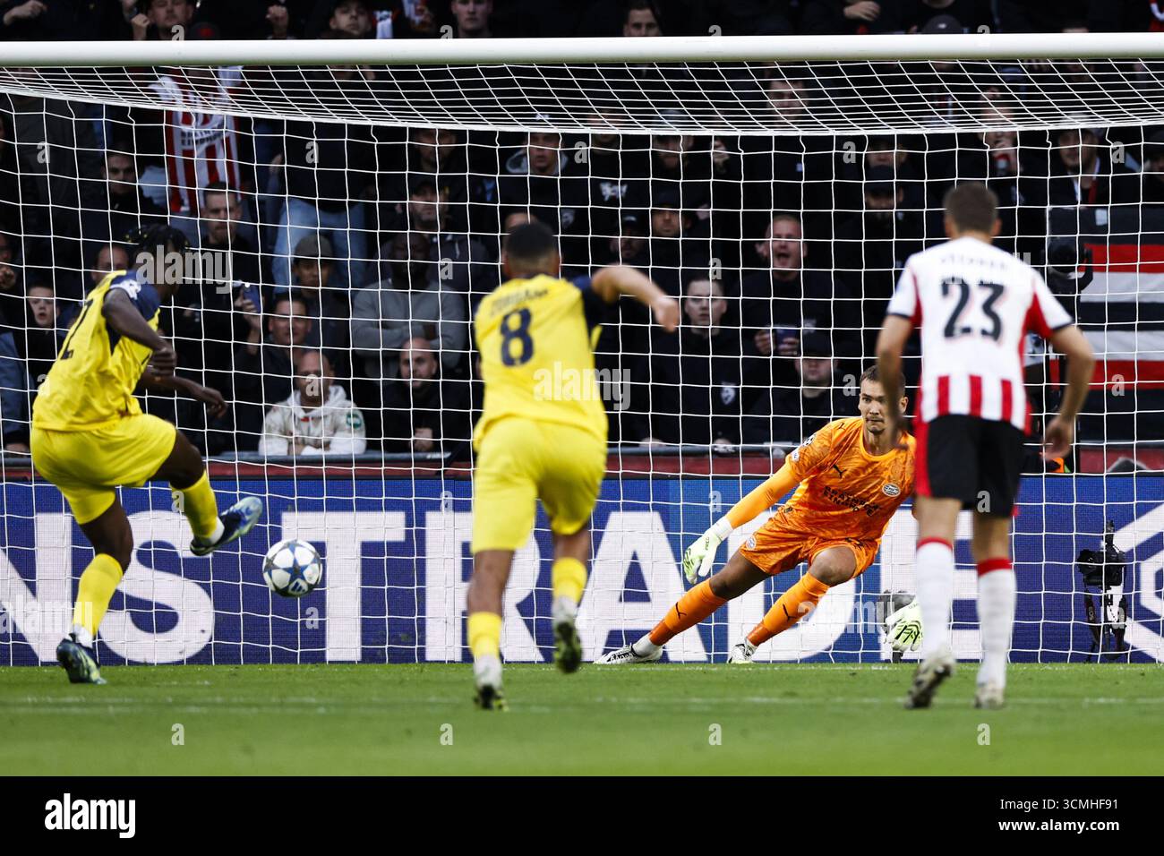 EINDHOVEN - Promise David of Royale Union Saint-Gilloise scores the 0-1 ...